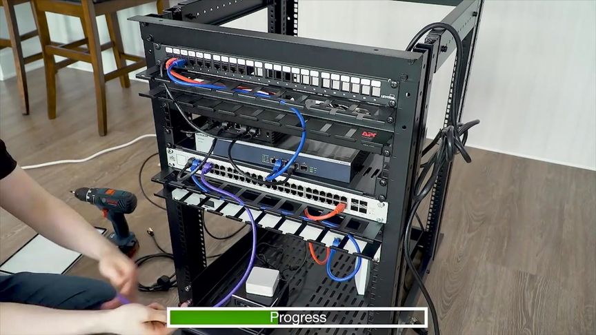 外国小伙在家搭建服务器