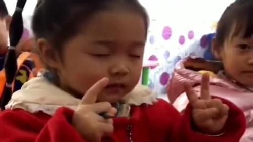 真是个小天才,这心算也太厉害了,网友:左手两根手指是接收信号的吗