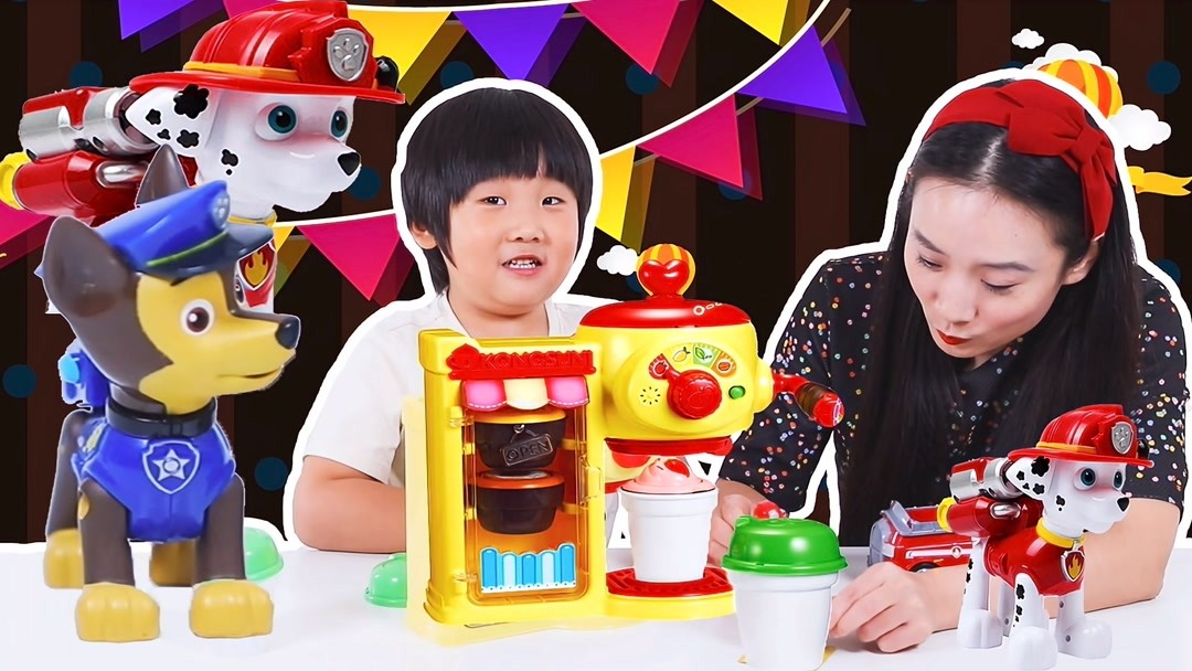 汪汪队成员们光临小豆子咖啡店
