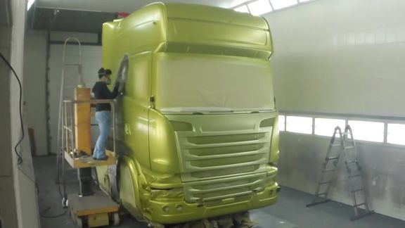 斯堪尼亚卡车,重新进行喷涂,喷上了维京传奇的人物!