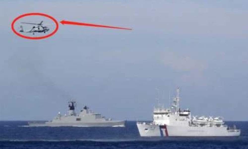 中国军舰紧急撤侨,4架敌方战机公然挑衅,中方举动得到世界认可