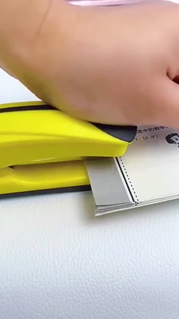 现在的订书机真洋气整的我一个大惊讶,订文件订书订零食统统可以