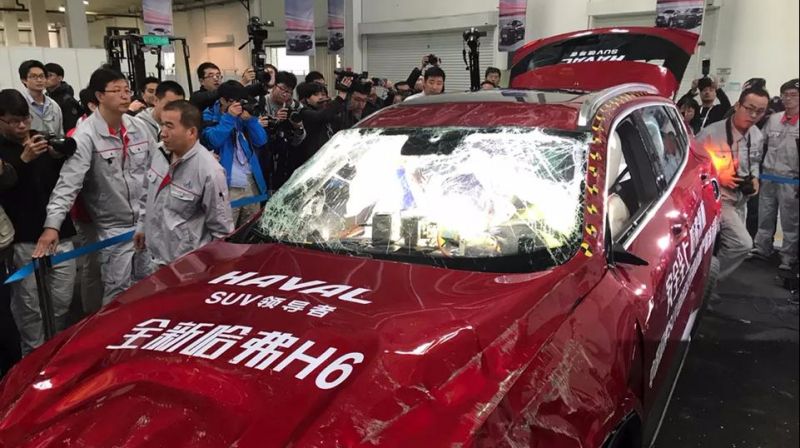 实拍长城哈弗H6翻滚碰撞试验,国产suv太强大了!