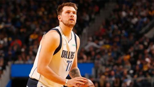 东契奇穿裆传球助攻队友抛投得分!对手:这秒传怎么防?