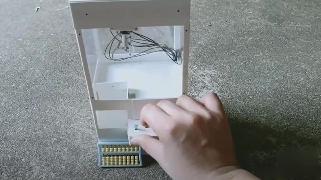 手工制作最小迷你娃娃机测试