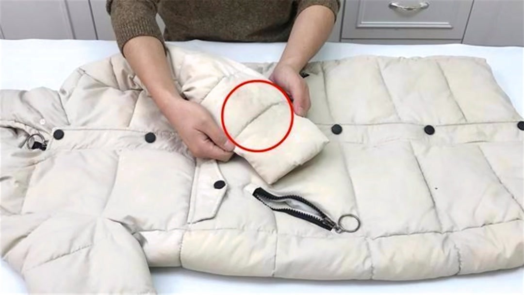 羽绒服脏了不要去干洗,教你简单去污方法,轻松洗净,实用又省钱