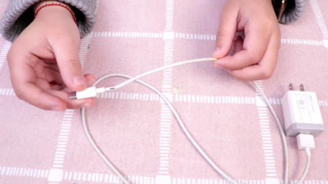 数据线坏了不用换新的,教你一方法,2分钟完美修复无痕迹!