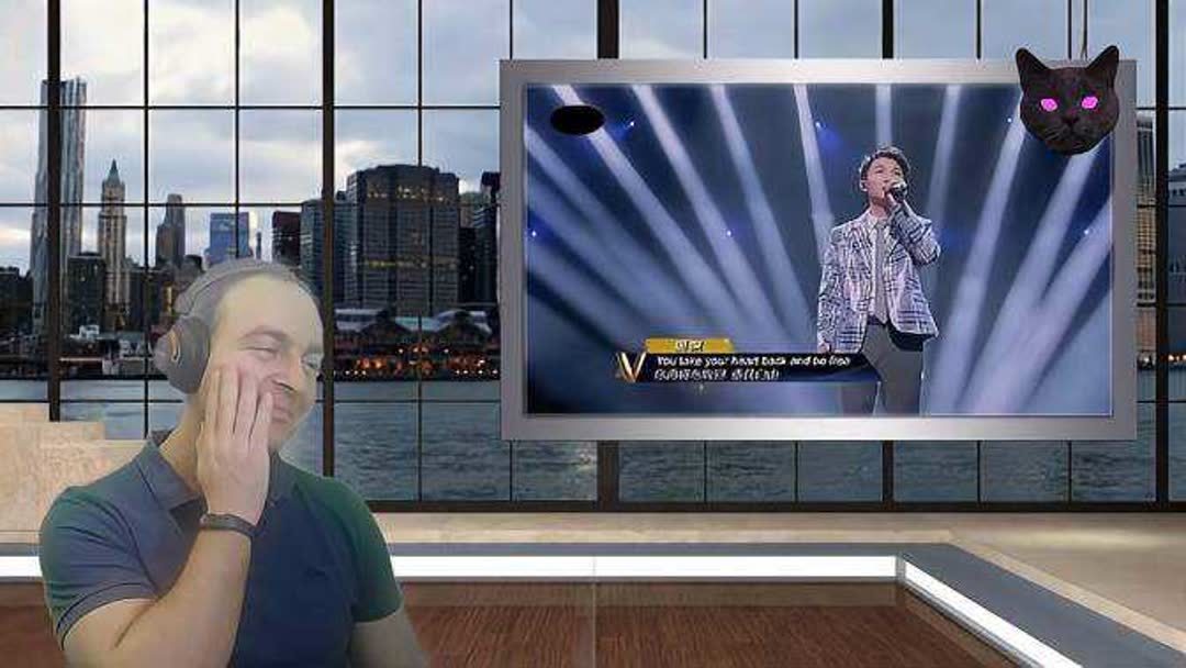 以色列老哥看周深《think of me》两个版本演绎,一个比一个精彩