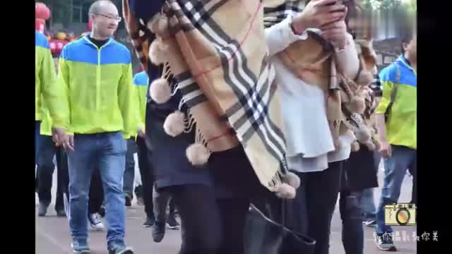 颜值在线!重庆高校运动会开幕式上的学院代表队,满屏都是大长腿