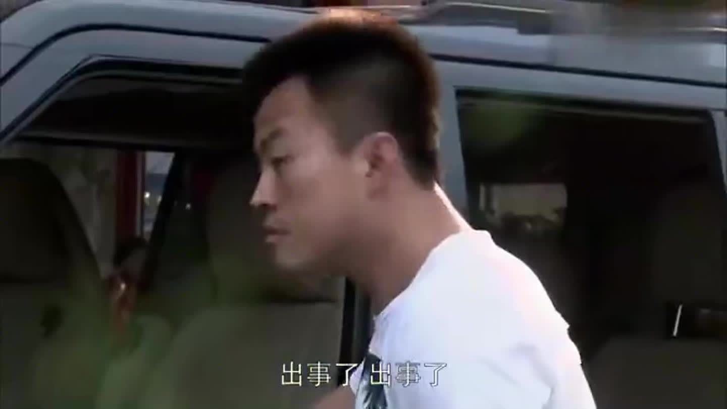 没有:修车工开客人的车救人,不料车意外被撞,一问赔偿金100万