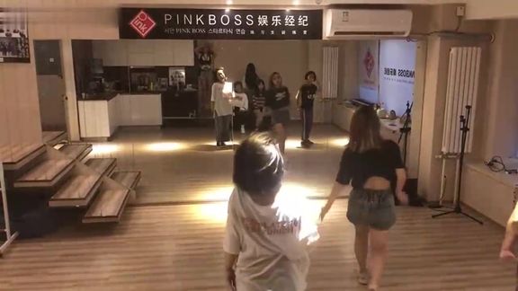 GIDLE女孩子们《UH-OH》舞蹈练习室版完整翻跳,小姐姐帅飞了