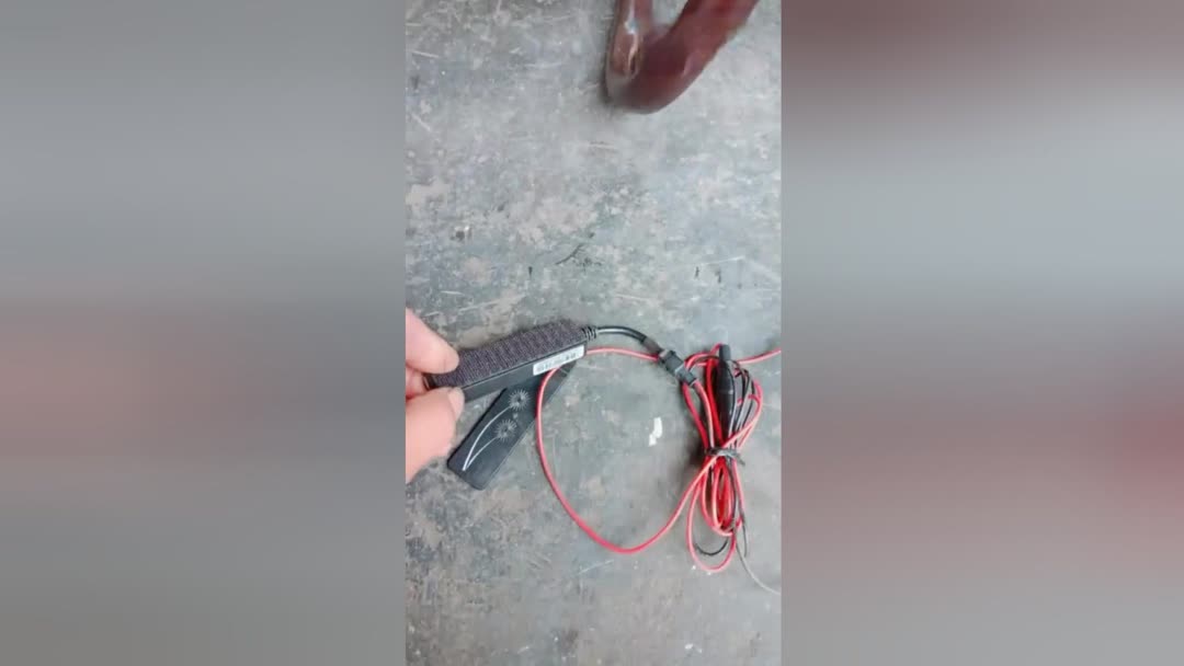 12伏电源定位器。装着那块电池。那块电池就坏掉了。请问老师傅怎样...