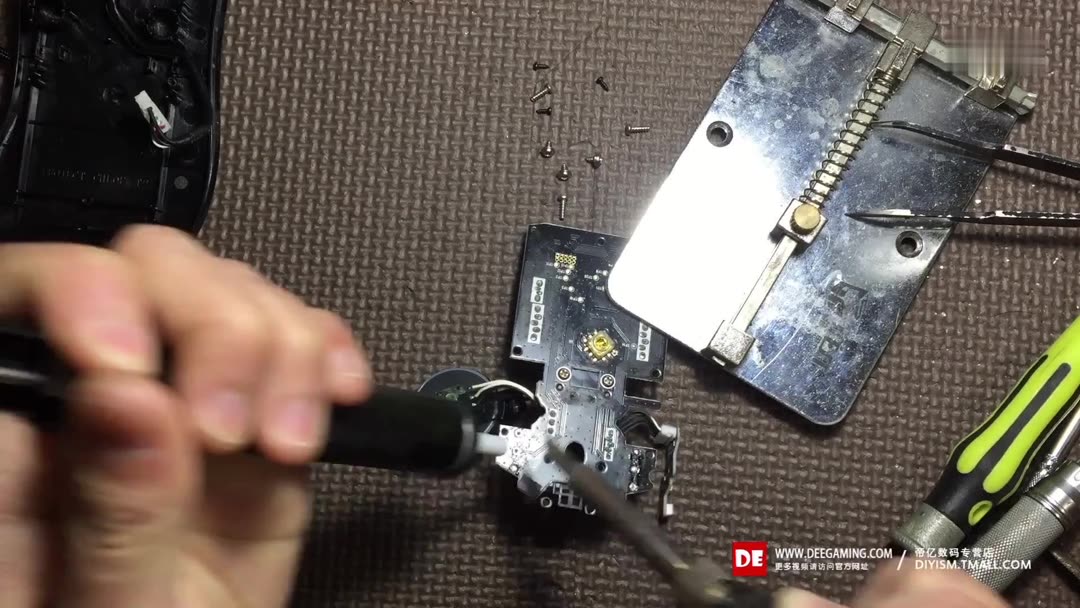 ╀ 帝亿 ╁ 雷蛇曼巴5G竞技版有线鼠标拆解及微动更换视频教程