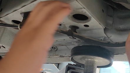 检查制动管路泄露情况 匡正