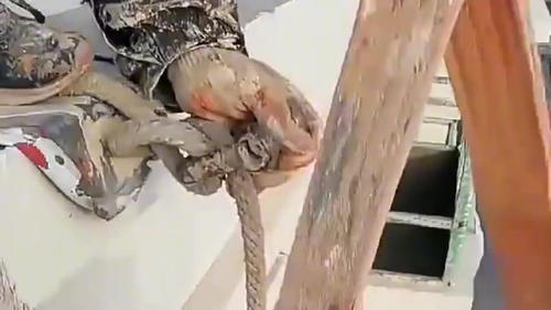 工人们系安全绳方式,看上去特别安全,不愧是多年老师傅