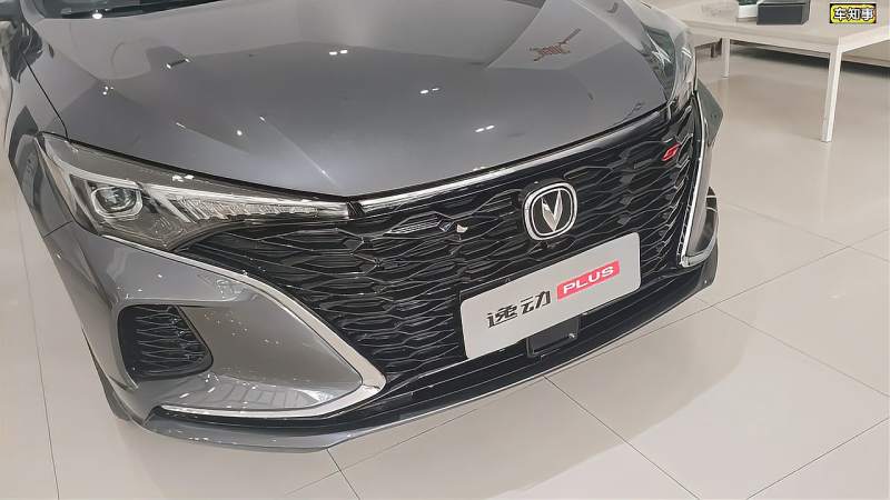 探店实拍2021款长安逸动PLUS,打动你的是它的设计吗?