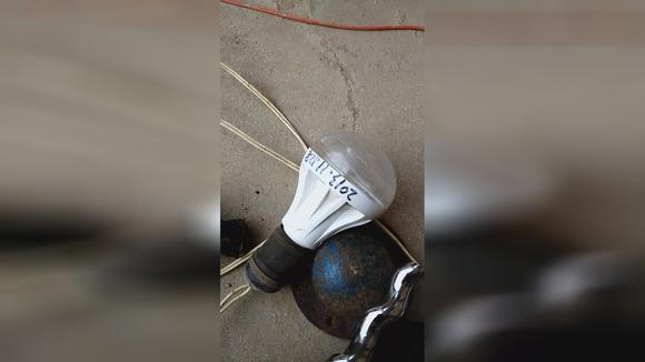 自己动手简单修复LED灯泡,超省钱