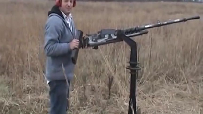 号称“收割者”的MPG重机枪威力如何 小伙来告诉你