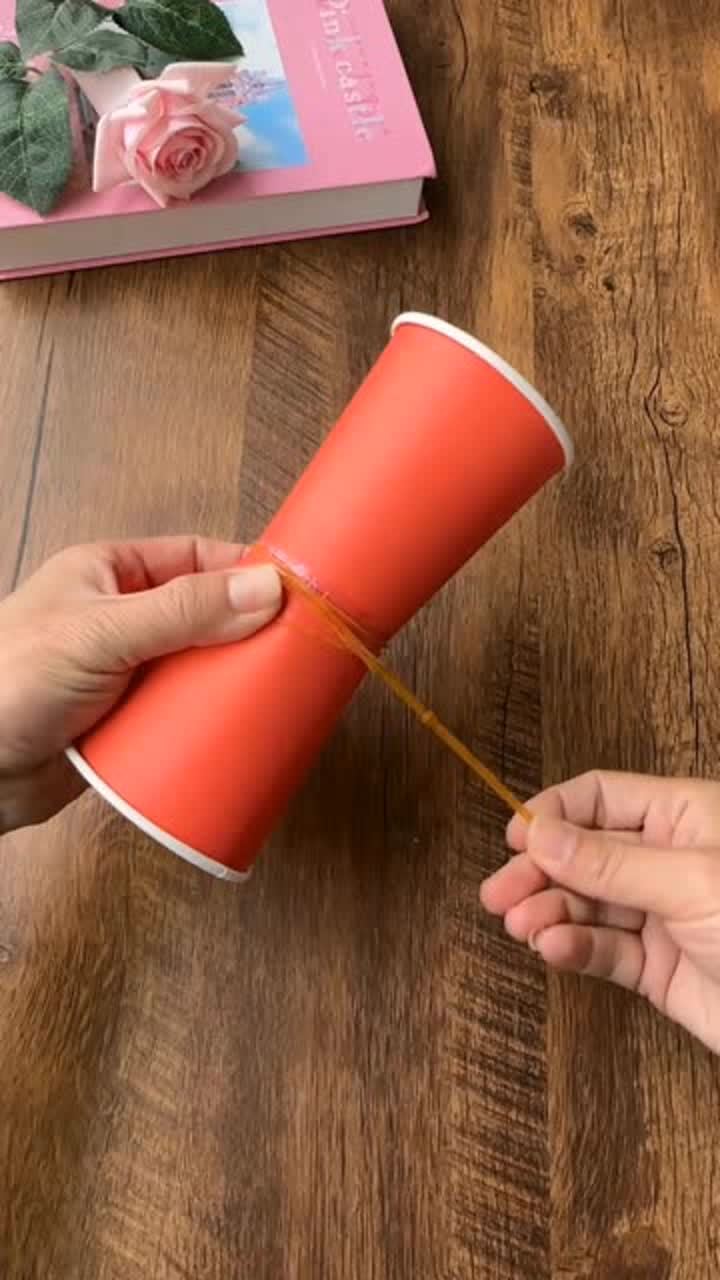 纸杯做的飞行器,竟然能空中悬停 #新知创作人 #自制玩具 #纸杯手工