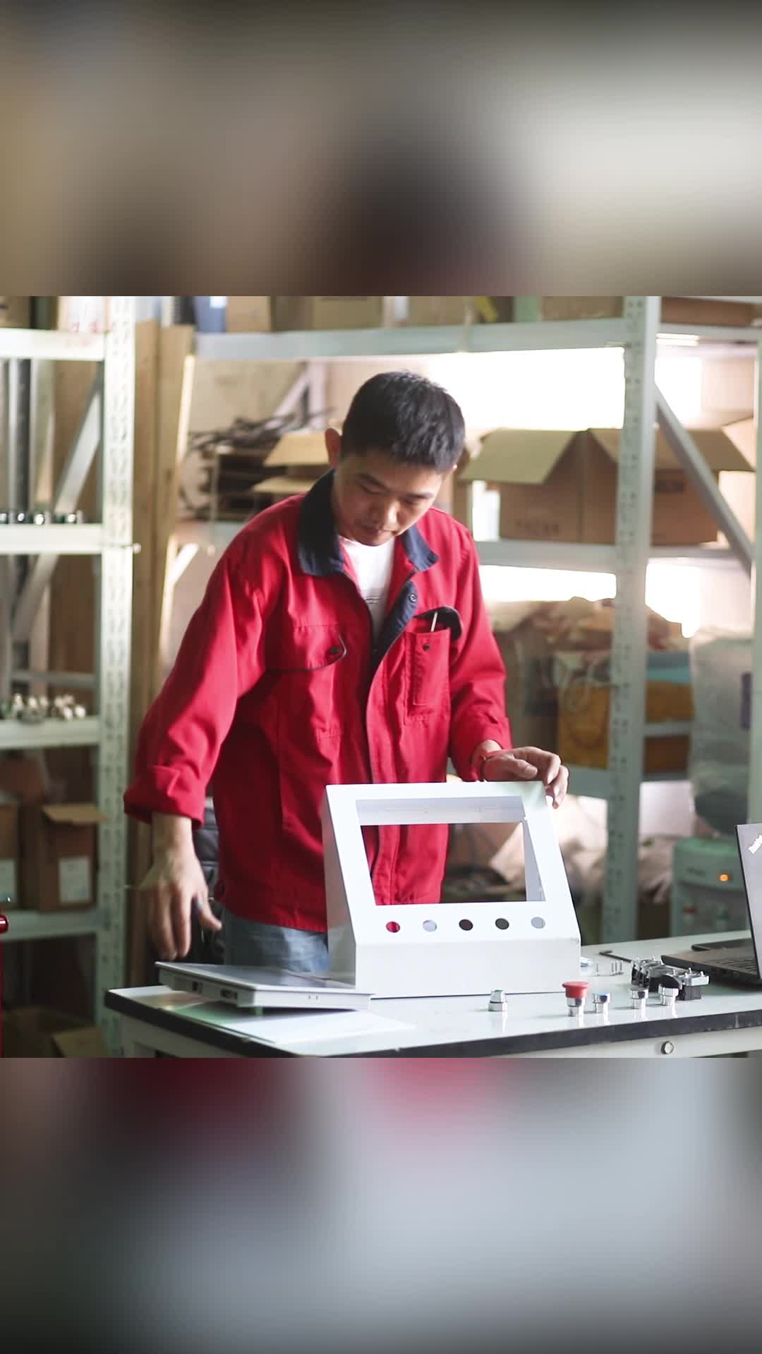 好的触摸屏加上精密的设计,小牛圆刀模切机的操作箱就是这么装起来...