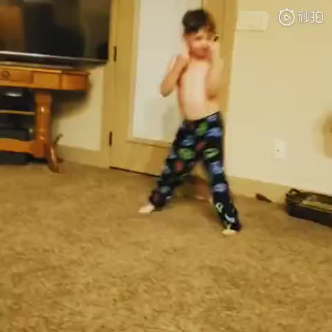 大肚佛的儿子,小尼尔森这庆祝动作有模有样的!