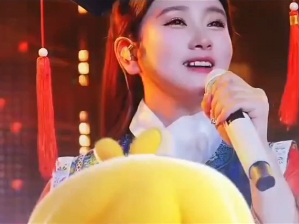 还珠格格主题曲(自从有了你)由菲儿团队倾情献唱