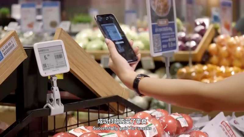 中国小女孩用手表付款火爆全球,感叹中国移动支付如此便利