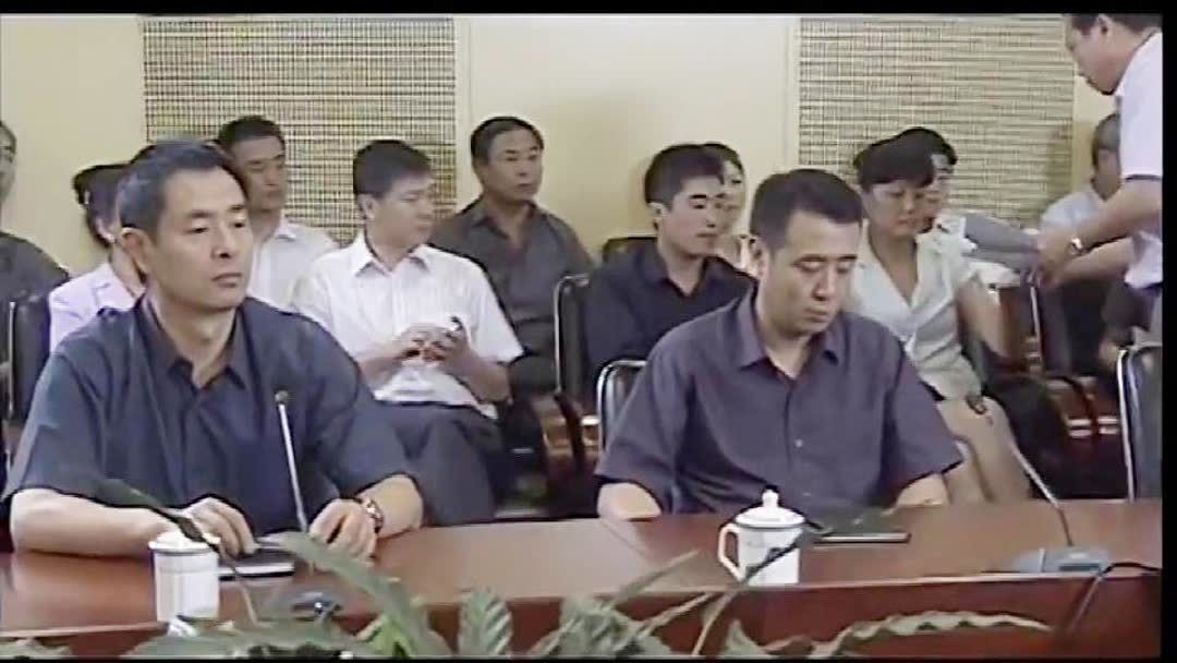 组织大家进行民选,选举副厅长,结果下面议论只是走样子