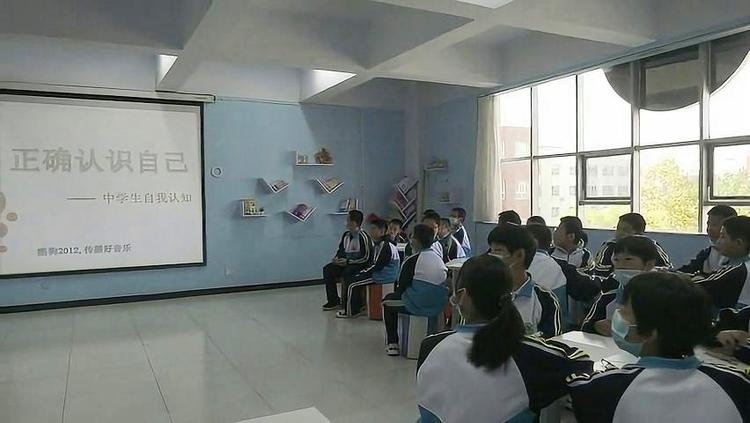 任泽区计生协开展关爱青少年知识讲座活动