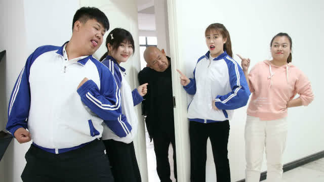 短剧:校长被锁办公室,经过一通盘问