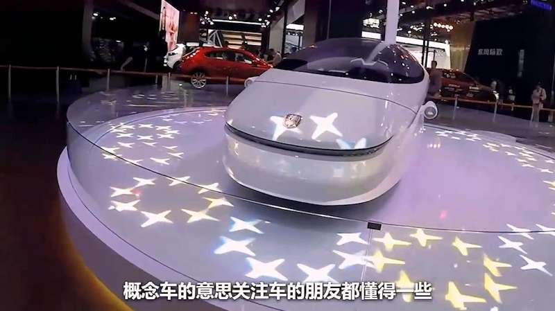 国产造出2轮神车!颜值堪比科幻片里的“战机”,纯电动无方向盘