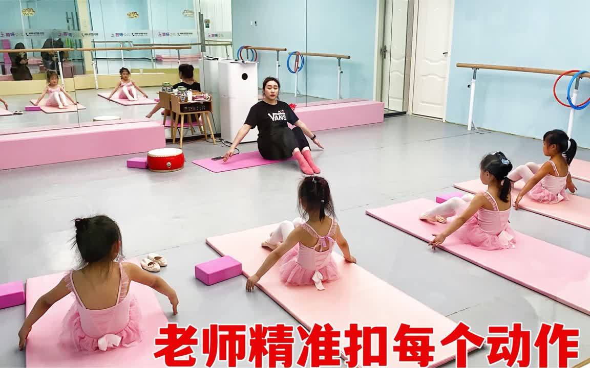 新来的老师教学经验丰富,每堂课针对每个同学精扣动作,家长高兴