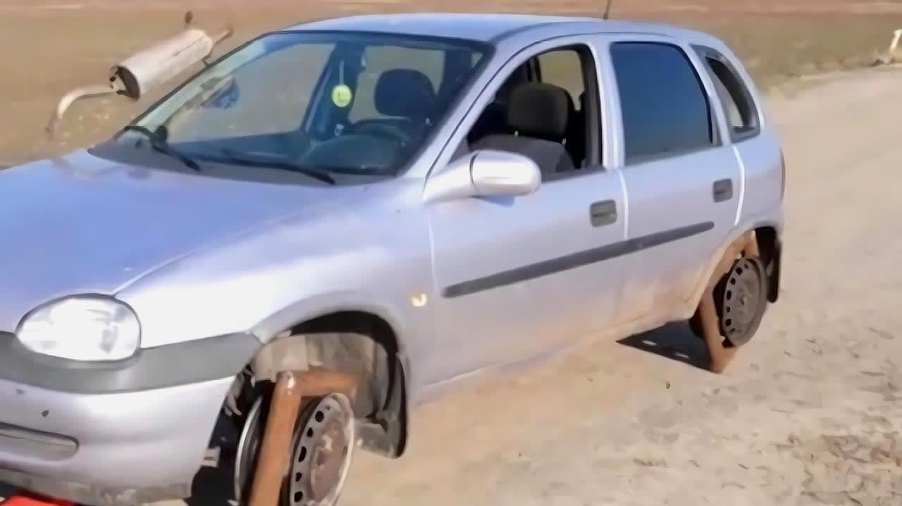 小伙驾驶方形车轮的汽车,行驶在土地上会怎样?土地:好汉饶命