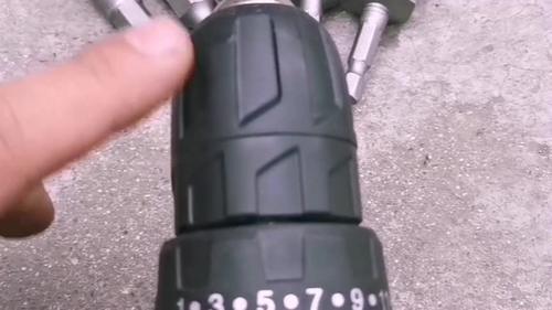 把加深六角套筒,装在手电钻上就可以当电动扳手使用,这脑洞真大啊