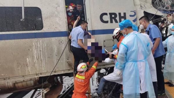 贵州消防52人已赶往D2809事故现场救援