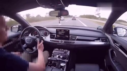 豪车A8在高速上被S3超车后,A8车主启动了Sport+模式