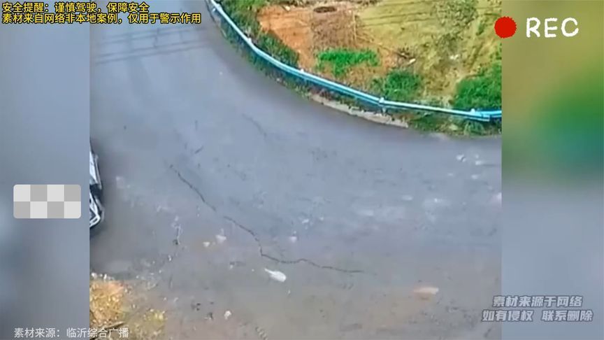 面包车礼让是对的?网友:看小轿车雨刮器就明白了