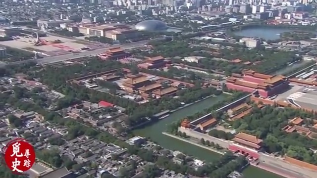 此门是明清两朝的国门,门匾被摘下后露出三个字,让人尴尬