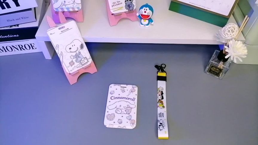 这个卡套太可爱了,平时可以用来装门禁卡,公交地铁卡,校园饭卡