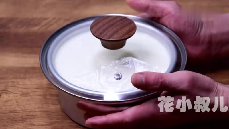 芒果酸奶慕斯这样做,简单漂亮,搅一搅,拌一拌,放一晚上可香了