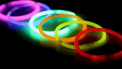 生活达人教你几种荧光棒的小妙用,有兴趣的自己做做看