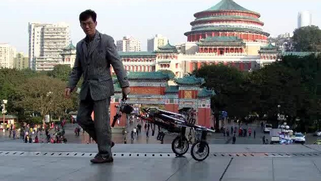 张东赋的发明1:三轮折叠智能电动车(视频10)