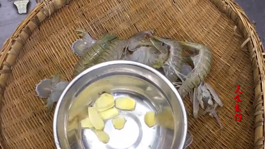 皮皮虾别只会做椒盐,大厨教你一套简单又美味的做法,三斤不够吃