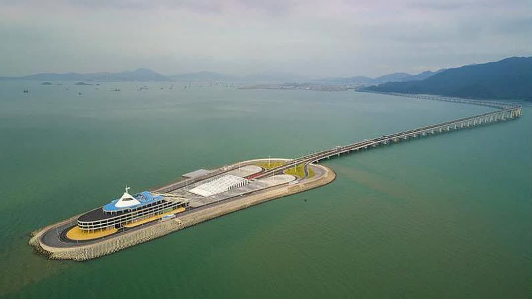 为什么港珠澳跨海大桥,有一段会进入海底?看完长见识了
