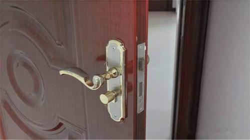 晚上睡觉时,要不要关卧室门?好多人不清楚,及时叮嘱家人,重要