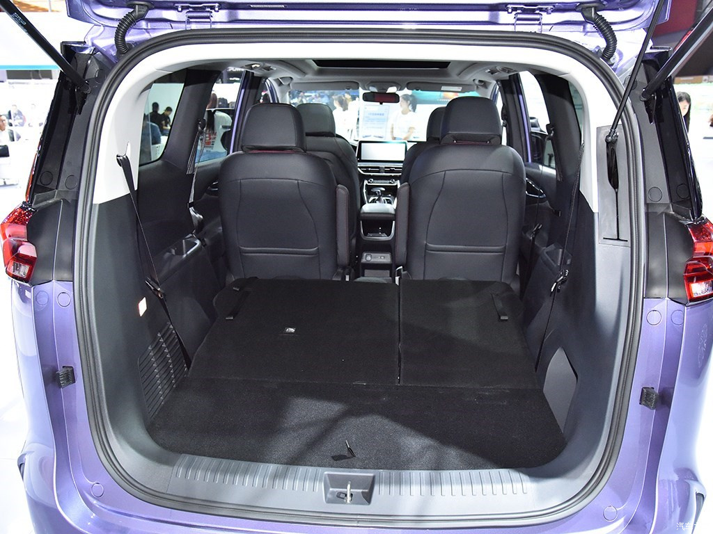 国产MPV中的性价比之选!车长4825mm,5门7座,仅售8.68万起