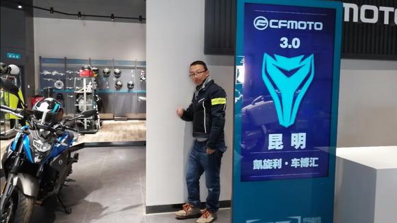 长得和我一模一样,太巧了吧!