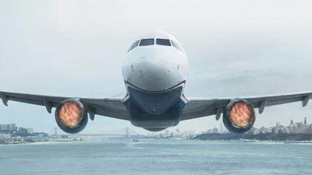 几分钟看完《萨利机长》客机双引擎起火损坏,如何驾驭