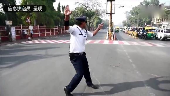 印度的交警真是任性,边指挥交通边尬舞火遍全世界了!您怎么看?