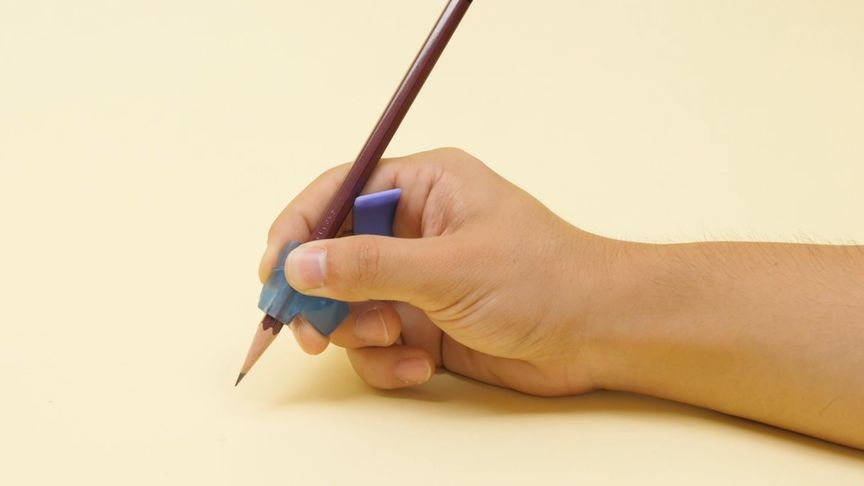 孩子要上学了?只要习惯正确的拿笔手势,学会一辈子很受益!